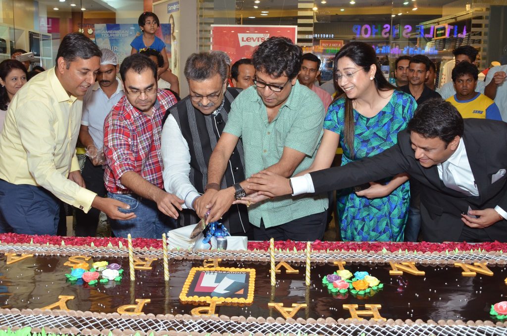 Mani Square Turns Eleven